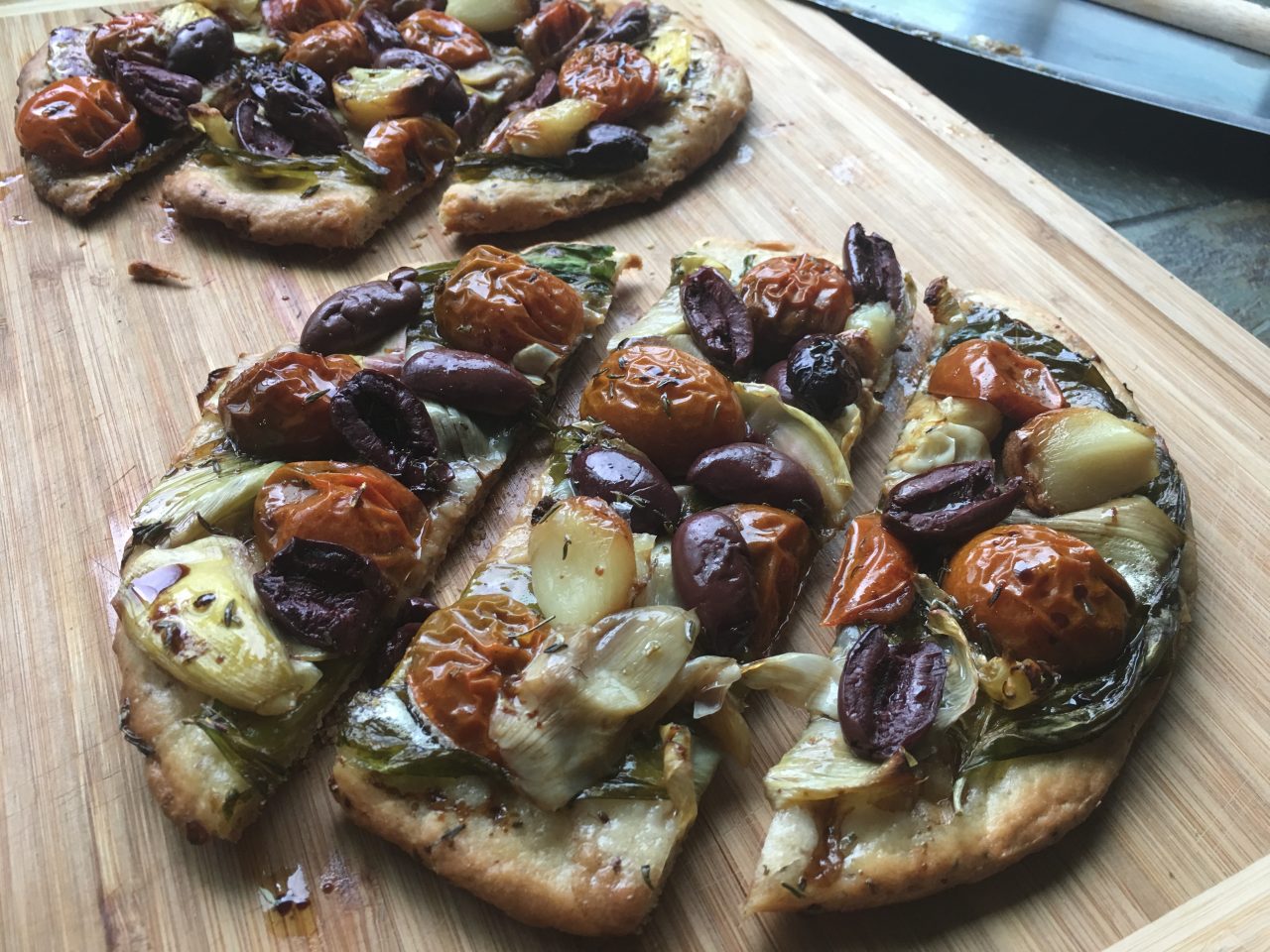Mediterranean Flatbread (V/GF) – Bunny's Bite